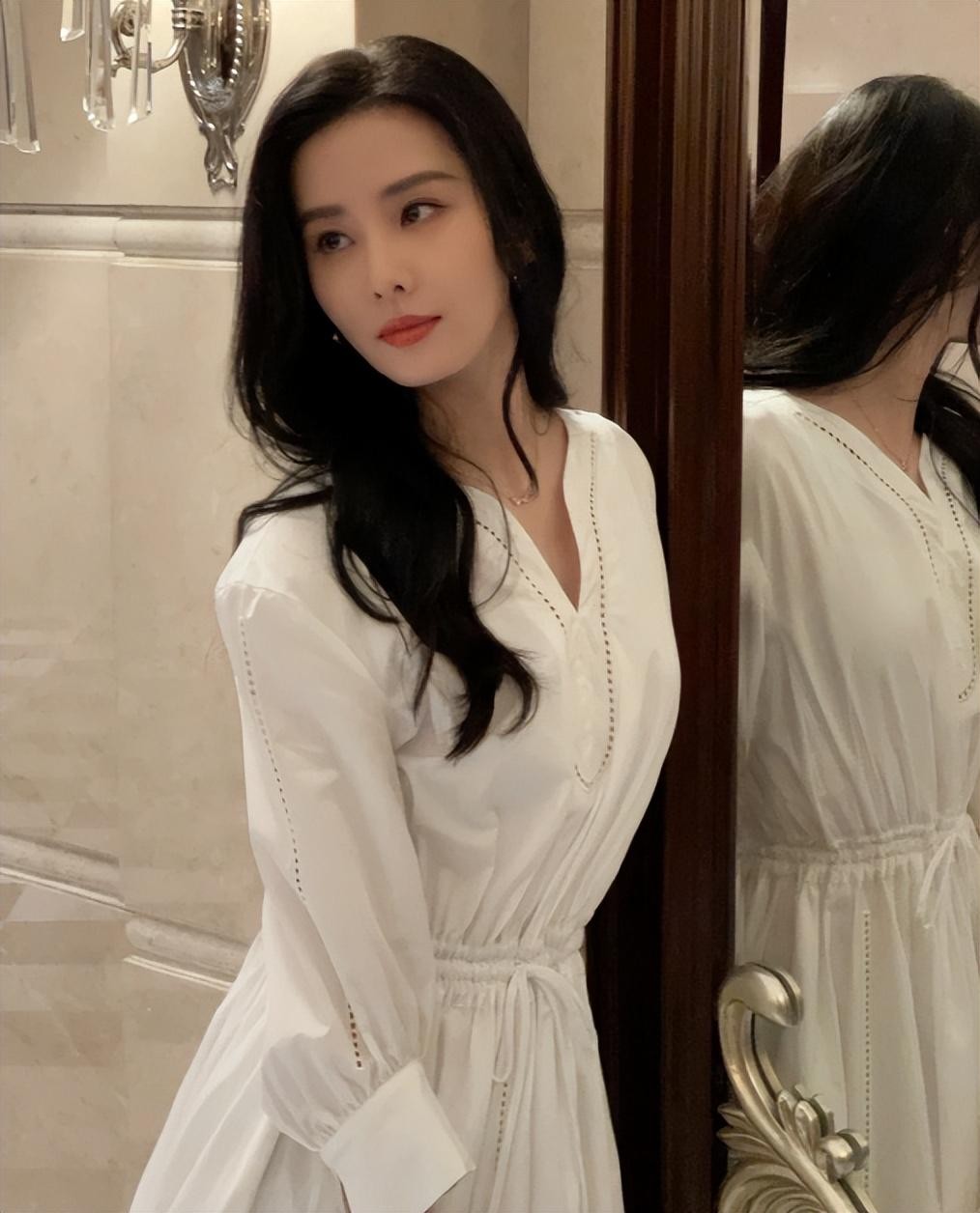 When 36-year-old Liu Shishi and 34-year-old Yang Ying stood together, I ...