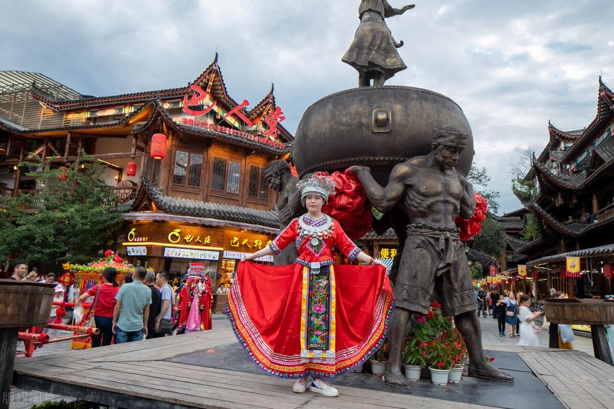 The evolution of the integration of Huayi and Chinese into the ...