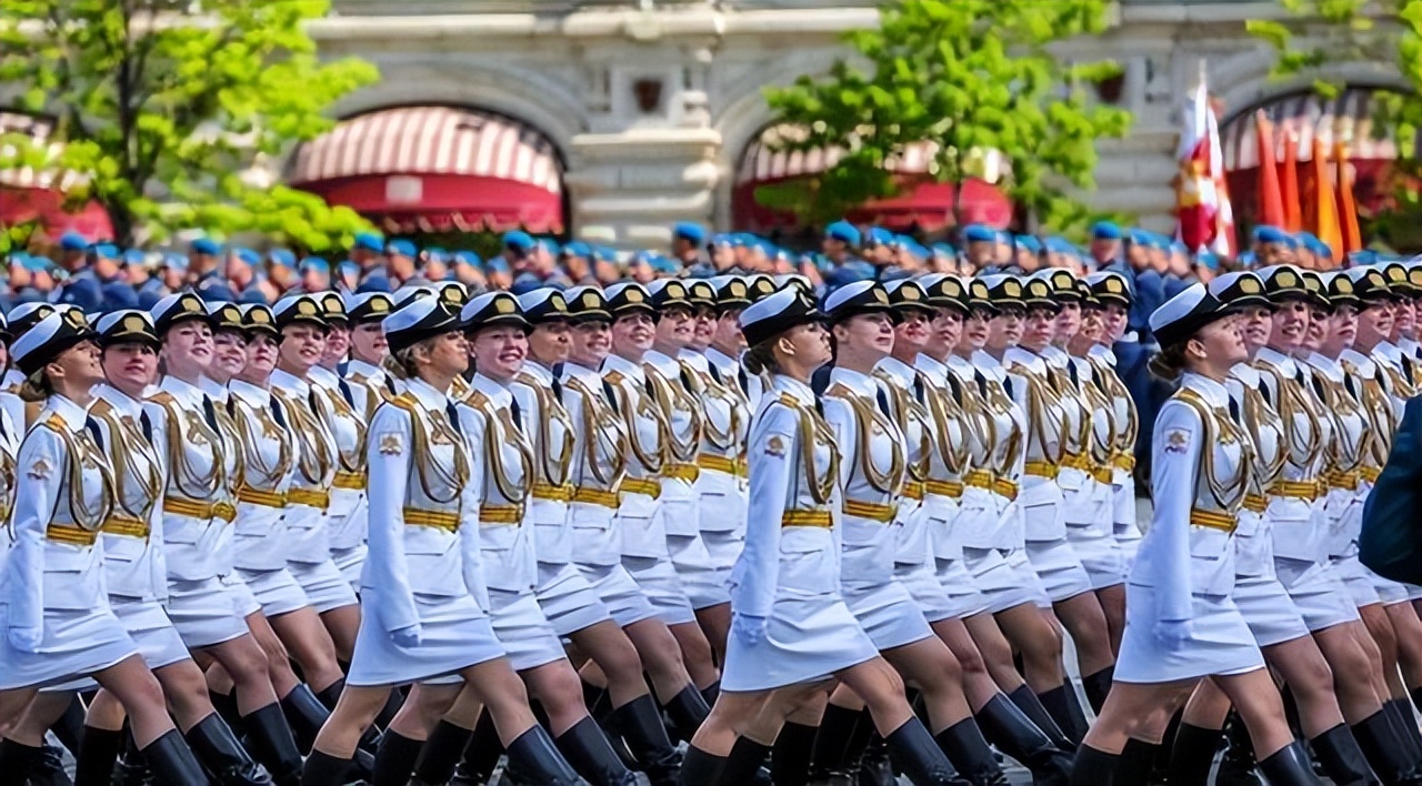 Russian female soldiers are very beautiful, but it is difficult for ...