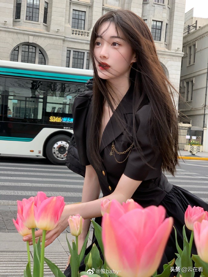 Net red Wei baby takes beautiful spring photos in Shanghai, it's so ...