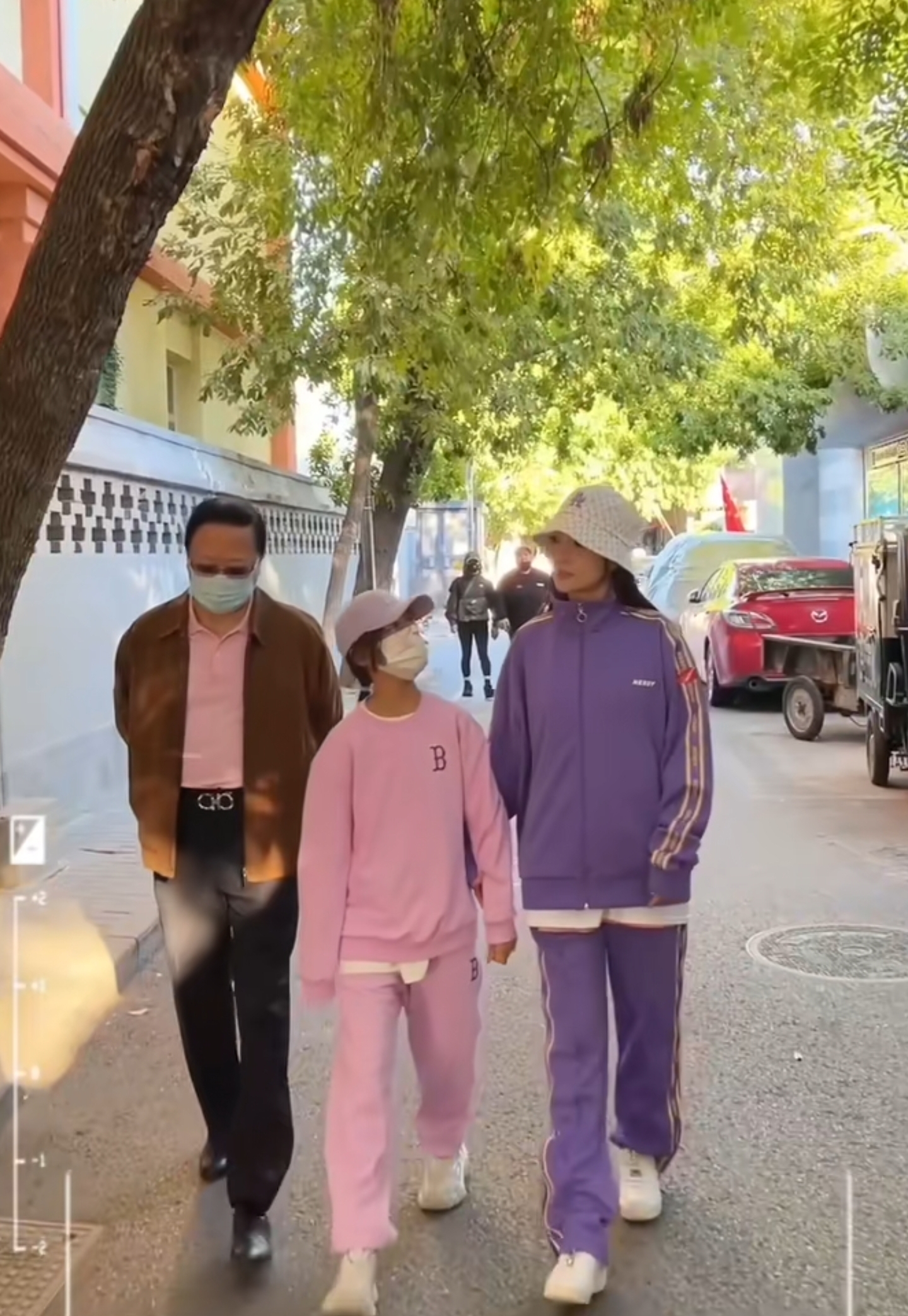 Li Xiaolu accompanied Tianxin to complete her homework and went to ...