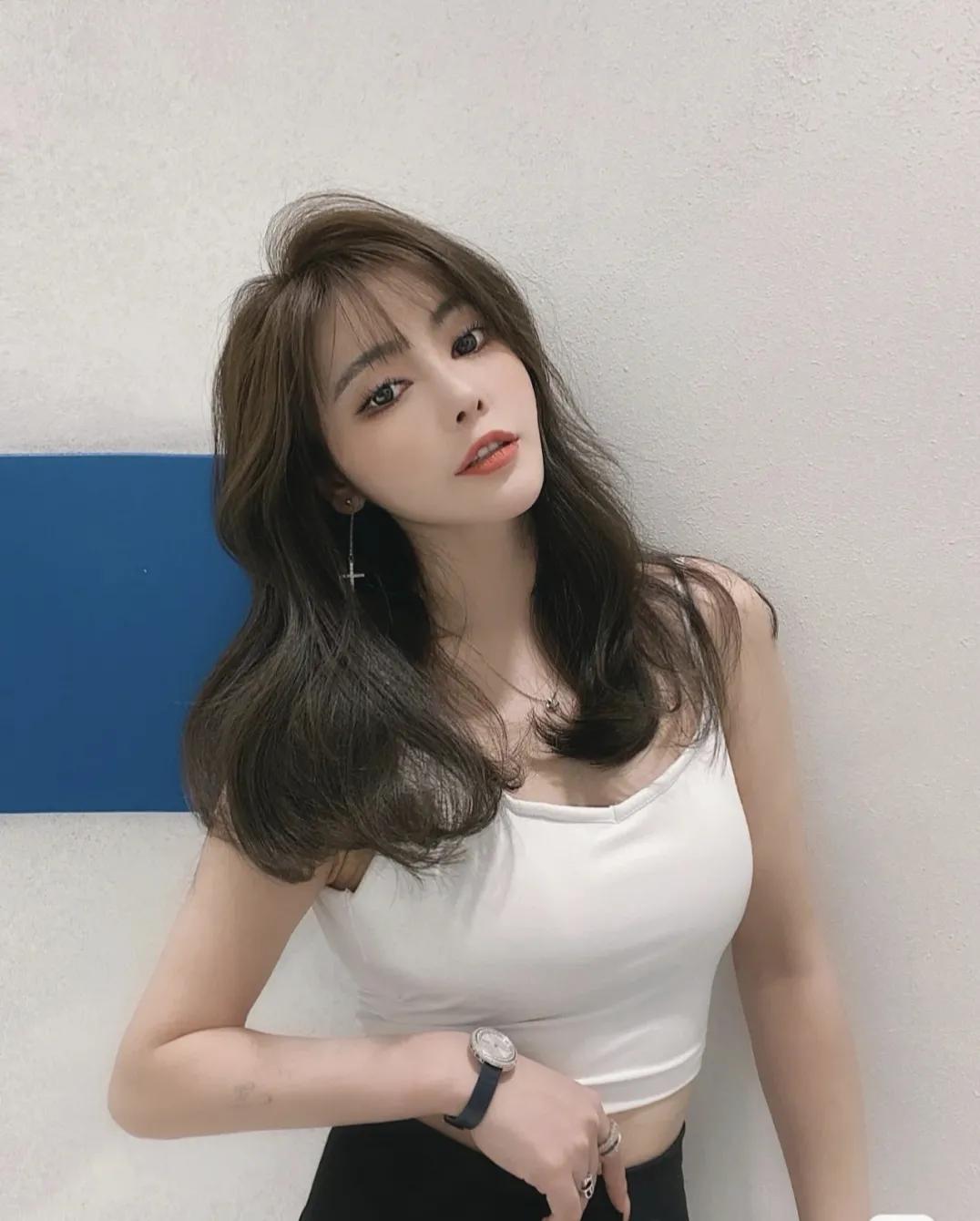 "Perm hair" looks good and charming in spring - iNEWS