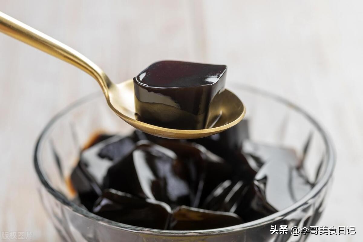 Guiling jelly is a delicious dessert with rich taste and unique aroma ...