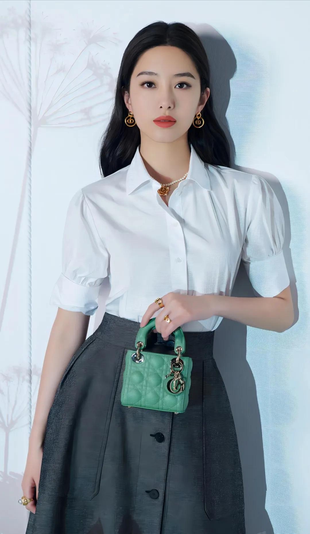 Celebrity Photo Album "Yang Caiyu" - iNEWS