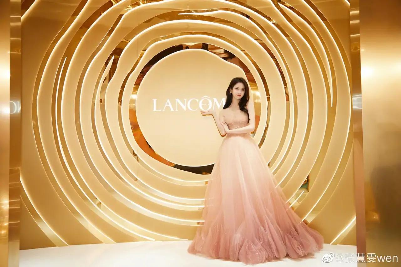 Ni Ni, Zhang Huiwen, Jiang Qinqin, Yu Kewei, Zhou also went - iNEWS