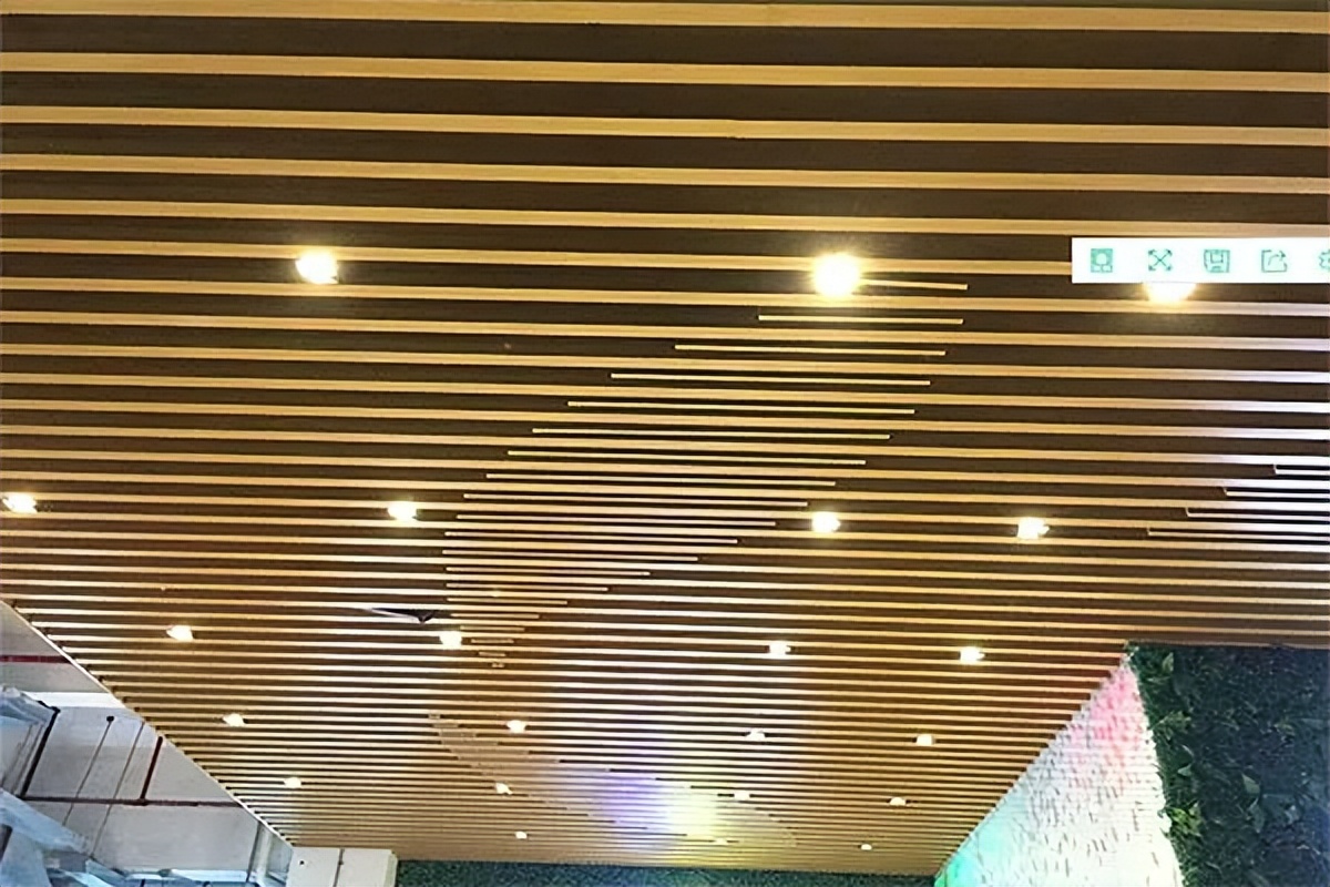 Aluminum square pass ceiling effect - iNEWS