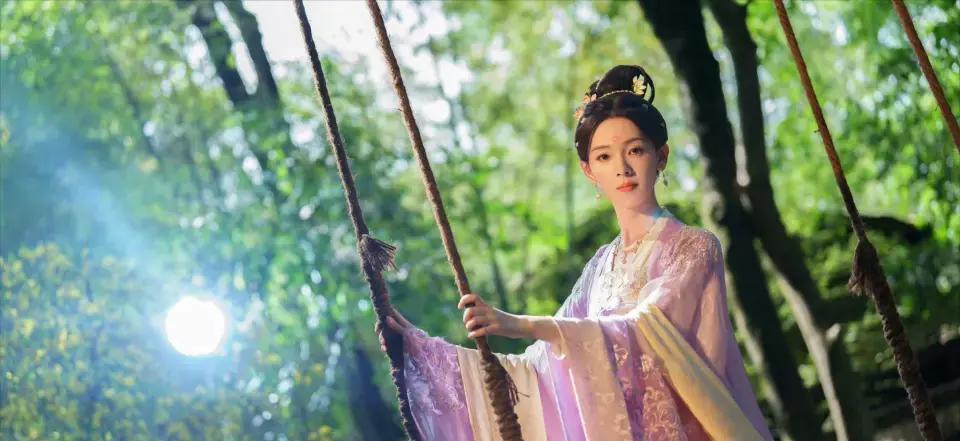 After performing "The Tale of Rose", she performed "Yan Xin Ji". She ...