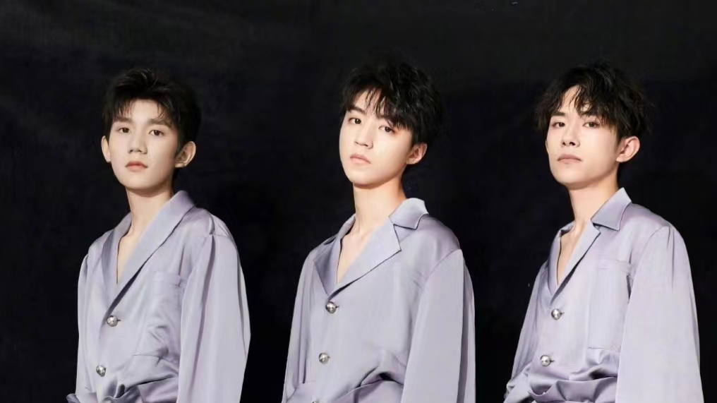 No one can stop the enthusiasm of fans! The 10th Anniversary Concert of ...