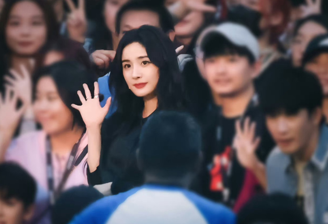 It was revealed that Yang Mi had dinner with her daughter, and Xiao ...