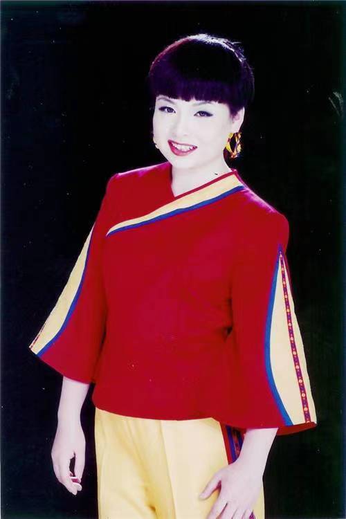 Li Qiong, who sang "Eighteen Bends of the Mountain Road" in the Spring ...