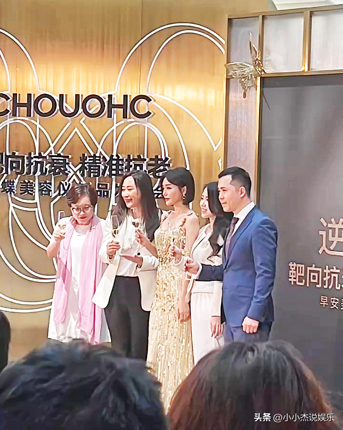 Sanya: Actress Qin Lan participated in the press conference, with a ...