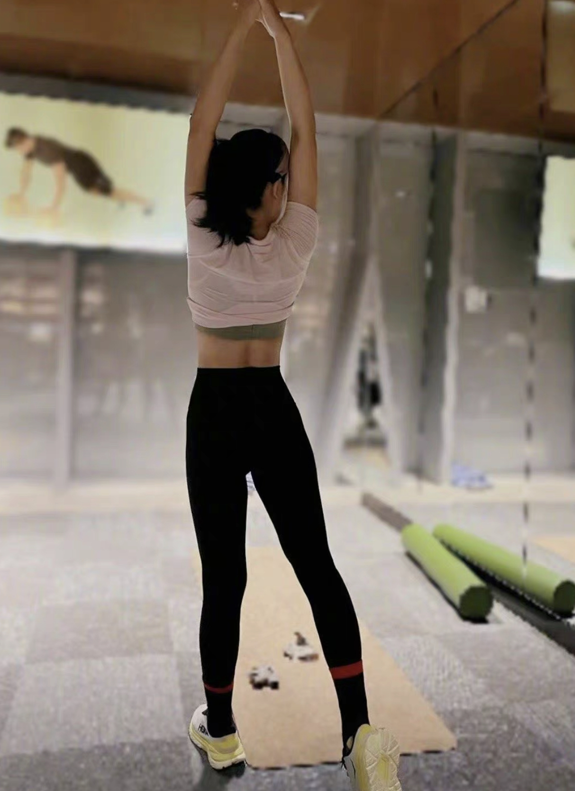 44-year-old Liu Tao takes photos of fitness - iNEWS