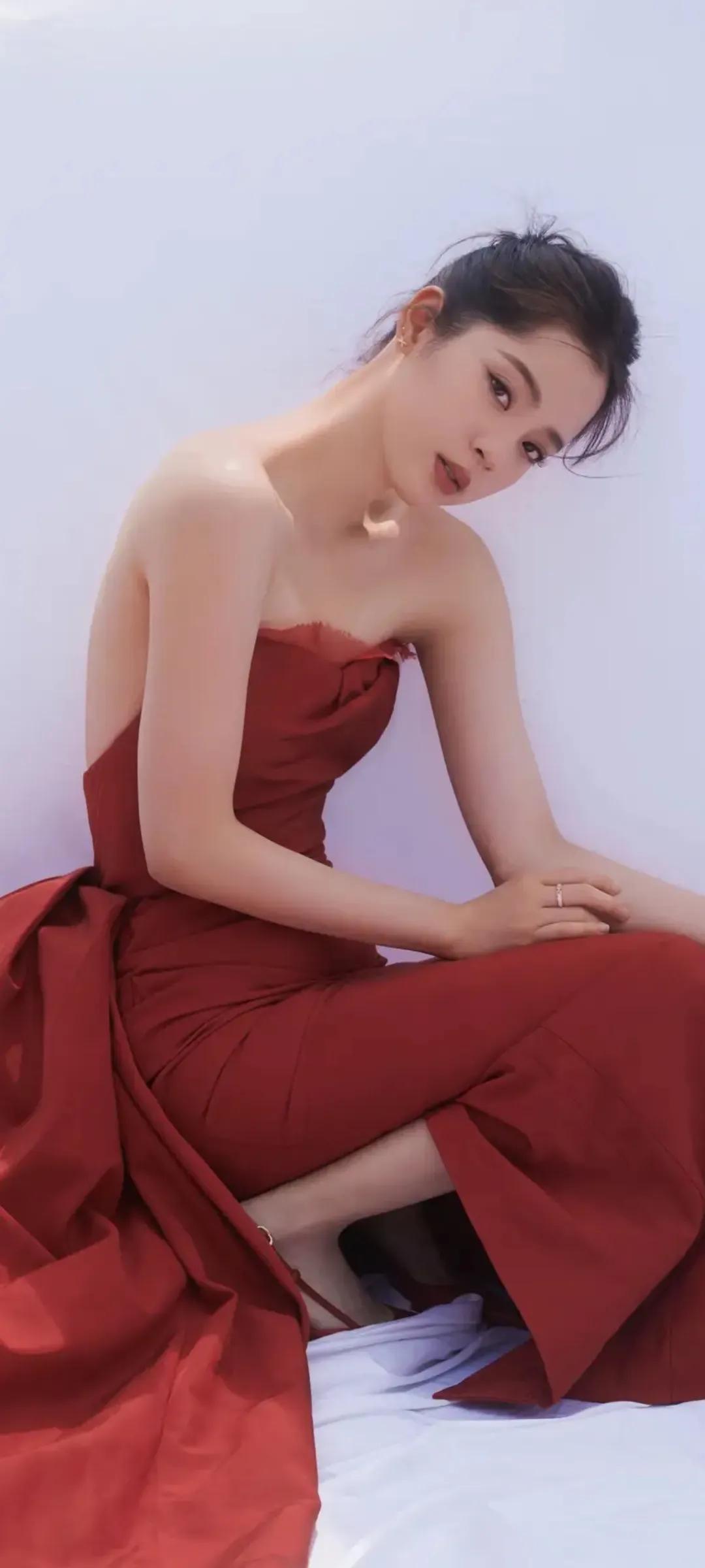 Celebrity pictures - Issue 197 Ouyang Nana - iNEWS