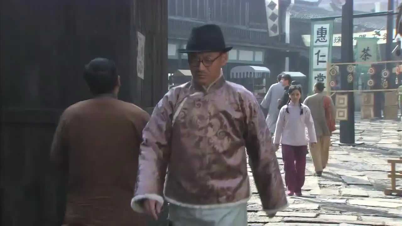 A traitor went to the market to buy fish, and the false village head ...