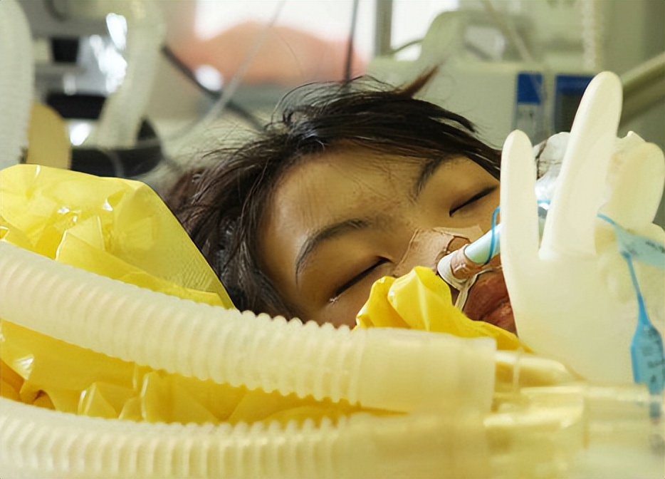 Respiratory distress has an acute onset, rapid development and life ...