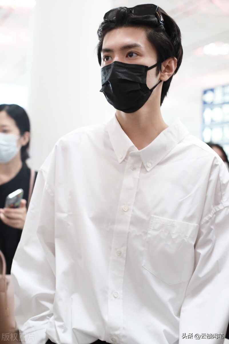 Zhao Lusi and Chen Zheyuan's "Can't Hide Secretly" debut poster ...