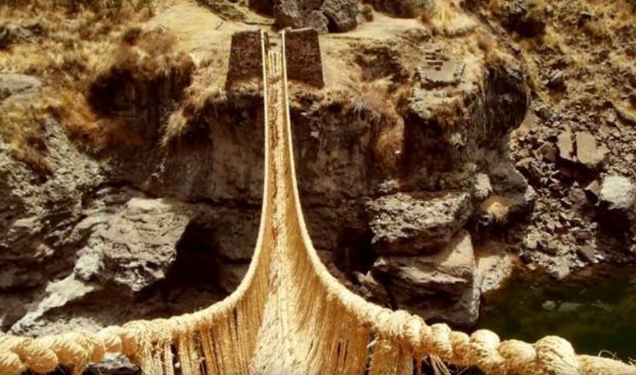 These bridges are too scary, if you are a little careless, you will go ...