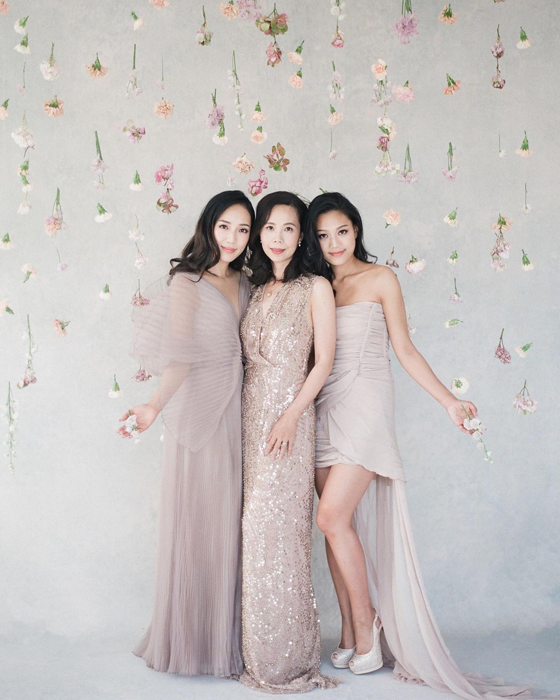 Huo Yingdong's granddaughter Huo Yongshi and Huo Yongying fit together to show off jewelry and ...