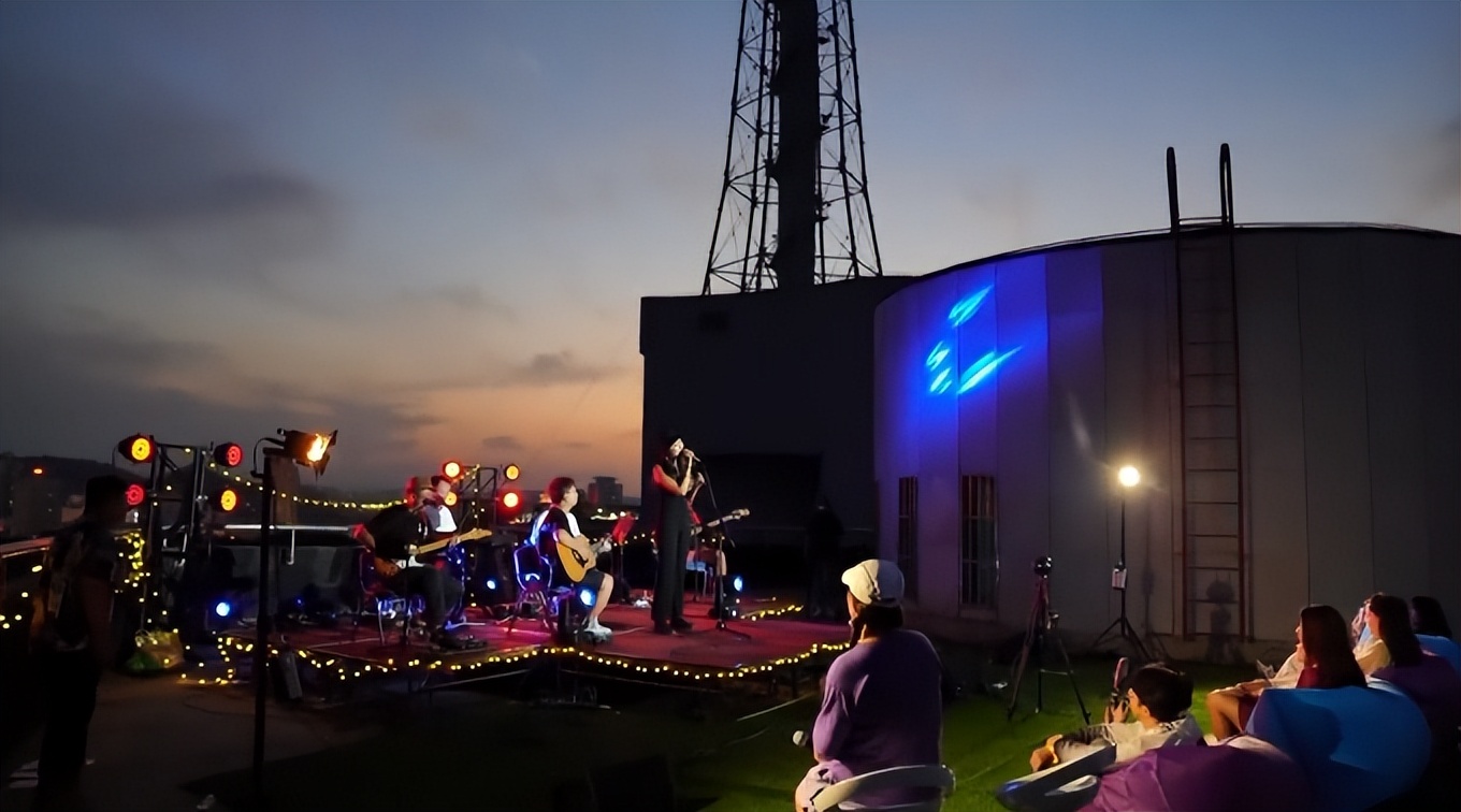 On the evening of August 21st, a rooftop starlight concert will meet ...