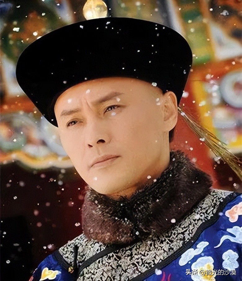 The "big red man" An Dehai next to Cixi, the first eunuch in history to ...