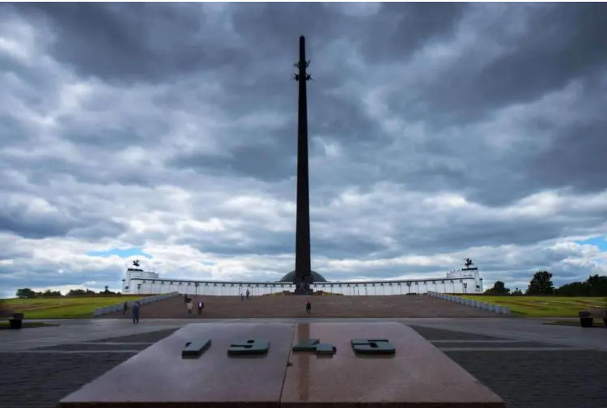 What design techniques are used to highlight the national spirit of ...