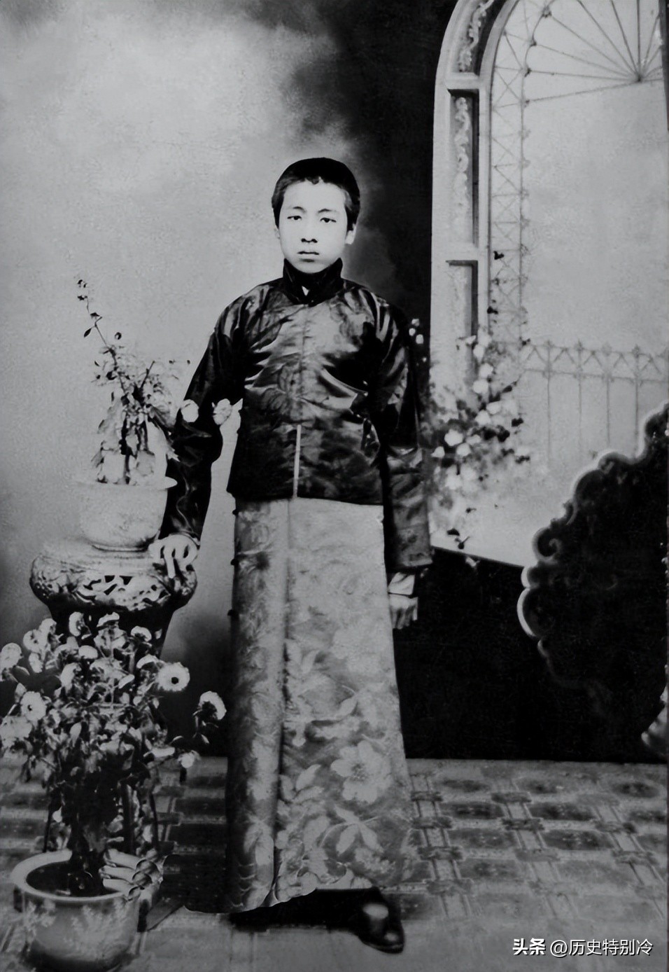 63 rare photos of Zhou Enlai, restore Zhou Enlai's passionate youth, many photos are released ...