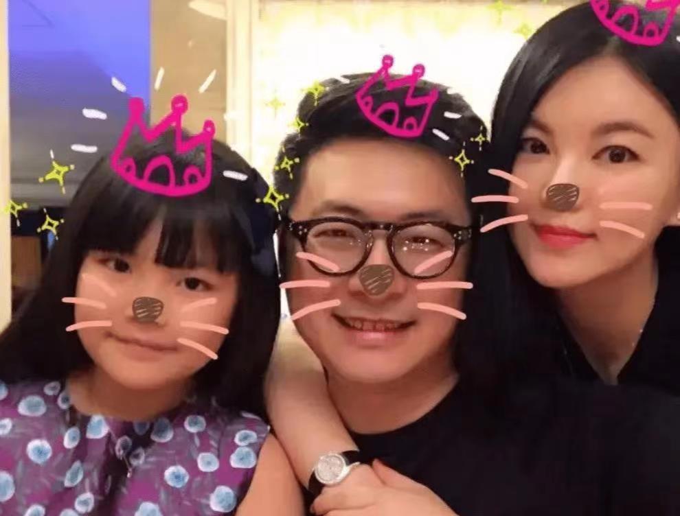 Li Xiang took a photo with his daughter and He Jiong, 13-year-old Wang ...