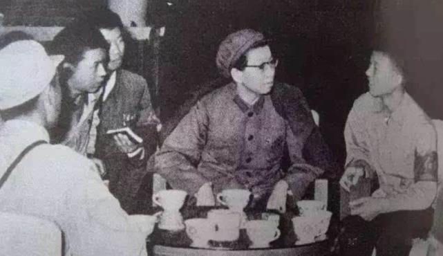 Great mathematician Chen Jingrun is seriously ill and lives in a 6 ...