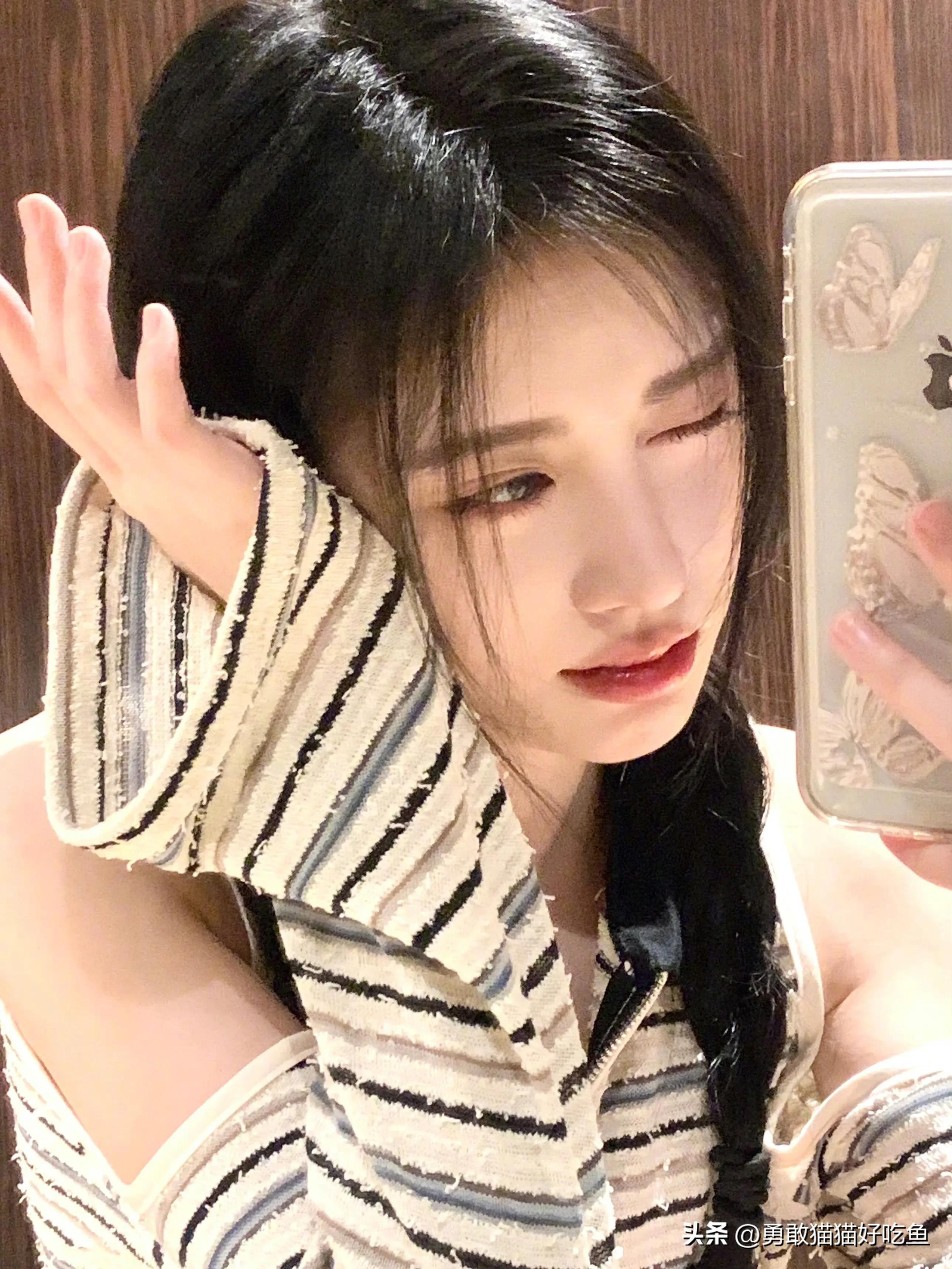 Ju Jingyi Zhou Ye - iNEWS