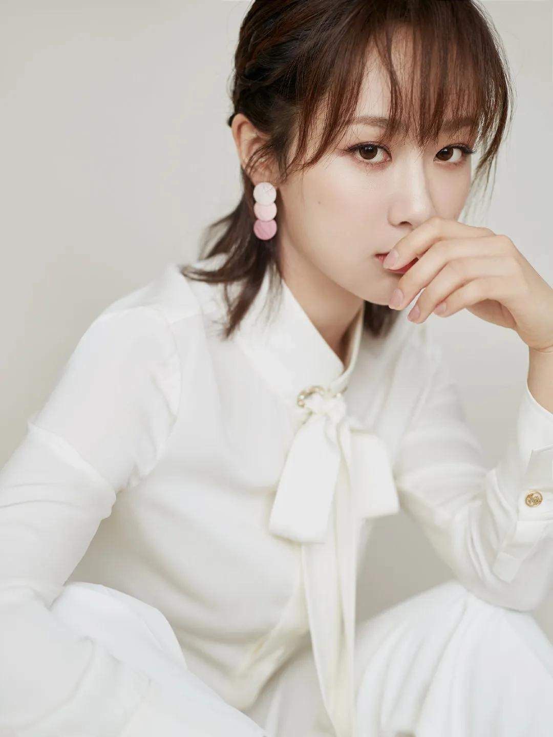 Yang Zi wallpaper selection - iNEWS