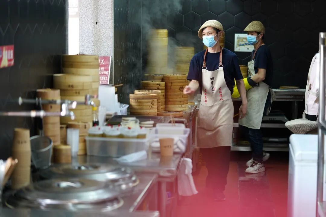 "Premature", "Middle" and "Midnight", in Wuhan, eat, eat, eat - iNEWS
