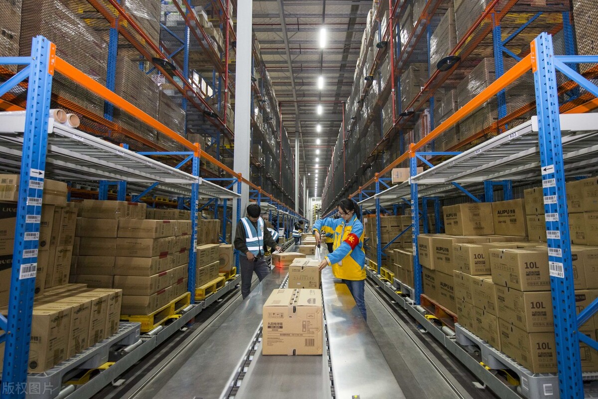 What is the difference between cloud warehouse and third-party ...