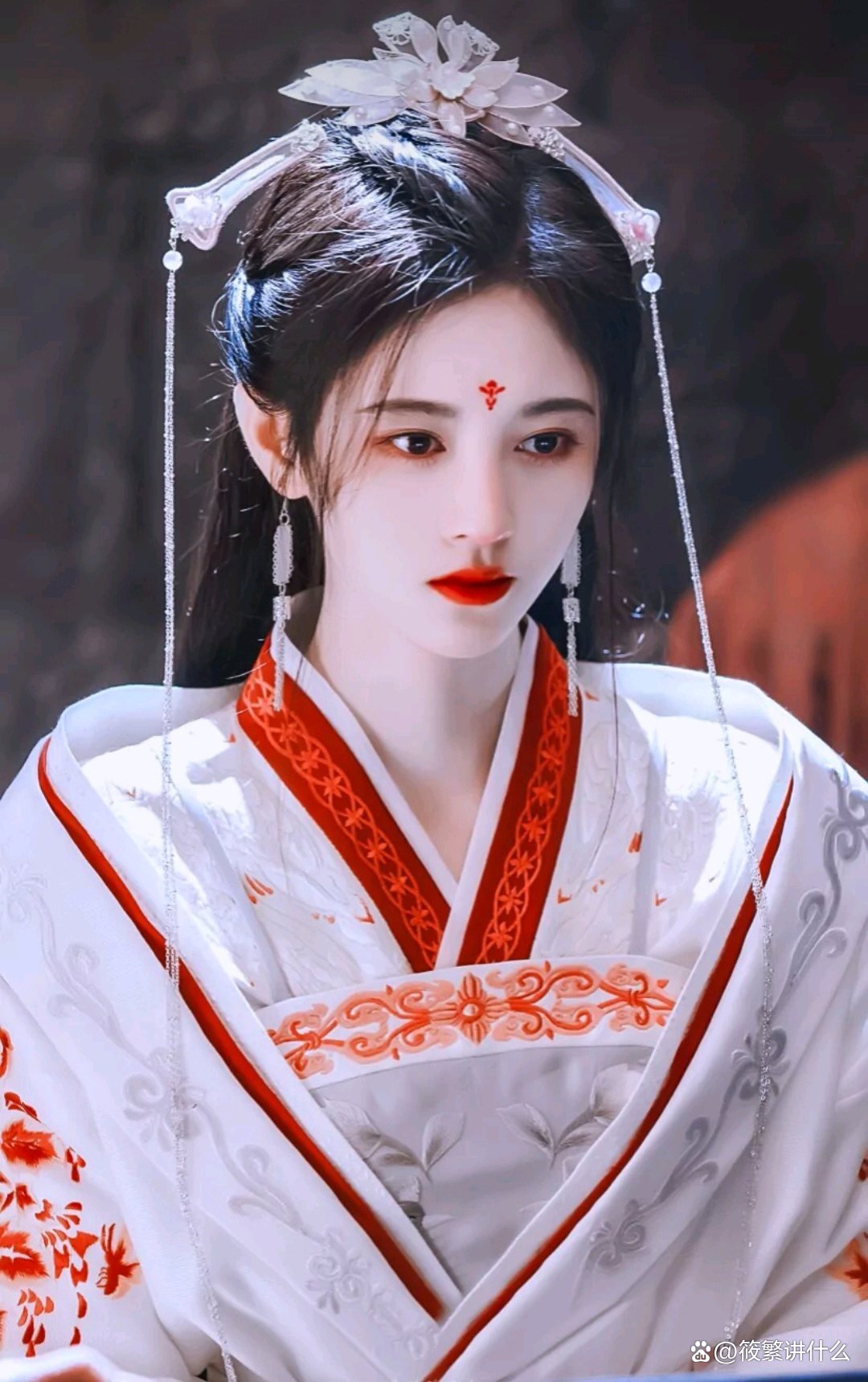 Ju Jingyi posted a behind-the-scenes photo of "The Order of Flowers ...