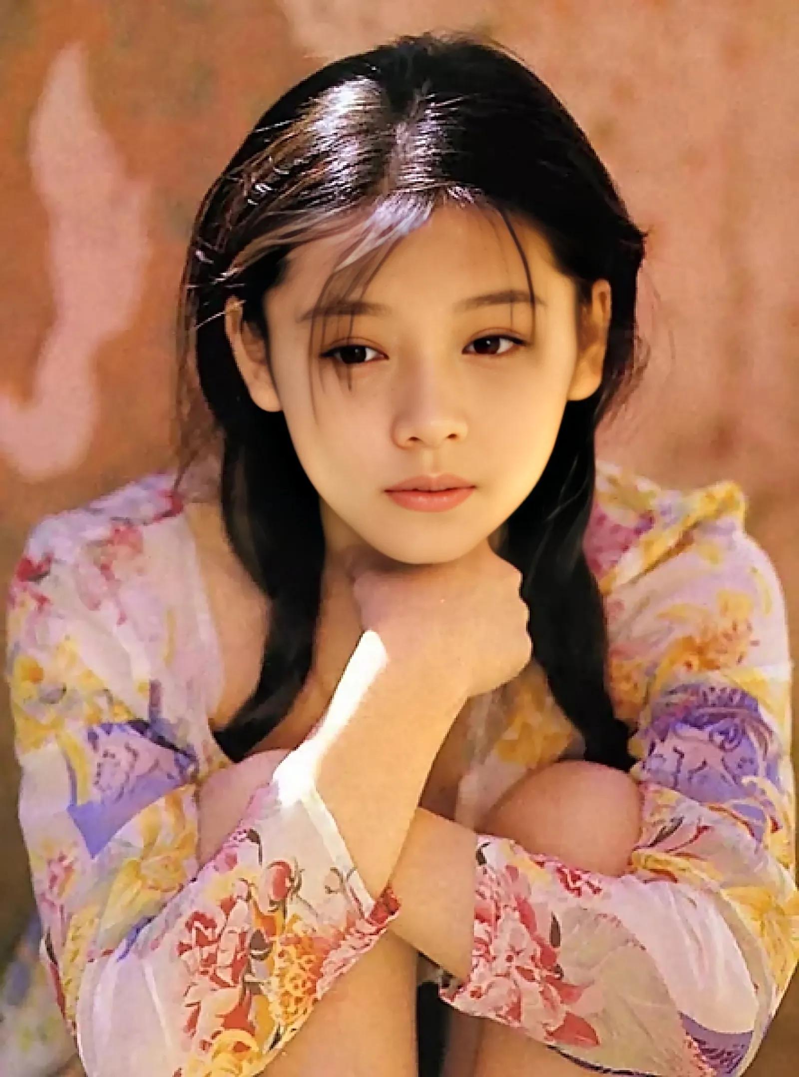 Early Pure Desire: Xu Ruoxuan - iNEWS