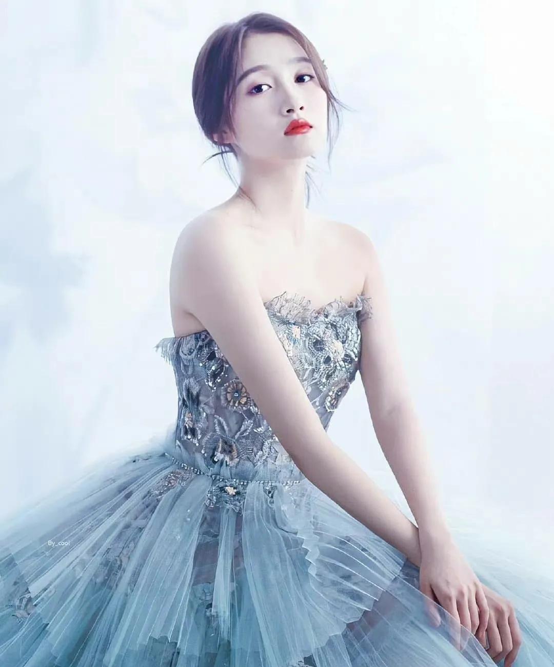 Flower-like beautiful angel Tong - iNEWS