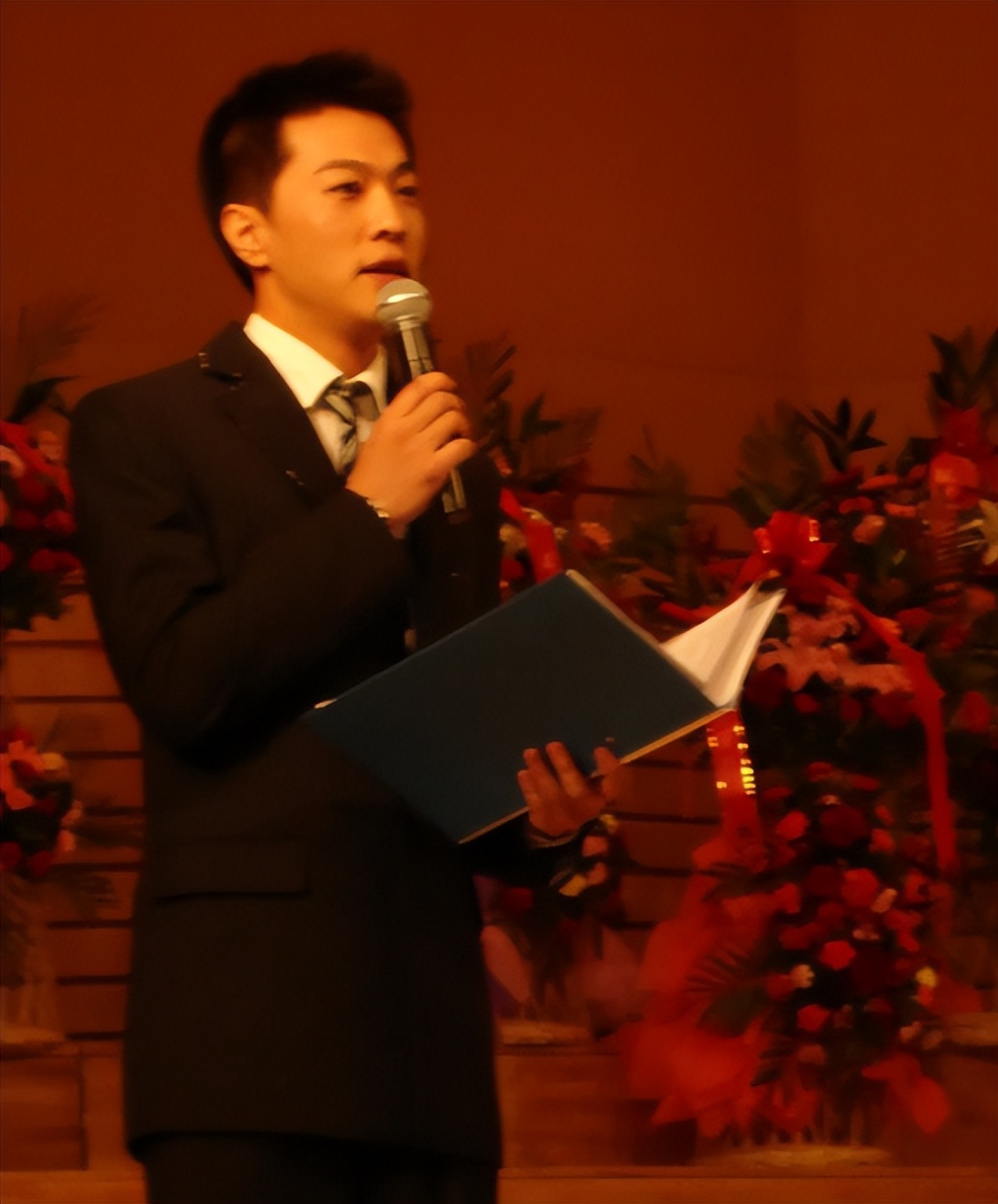 Famous CCTV anchor Gu Guoning: After his father died of illness, he ...