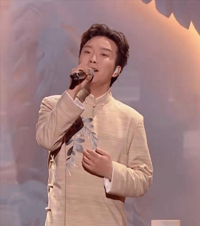 45-year-old Li Yugang appeared in Hong Kong, dressed in a low-key ...