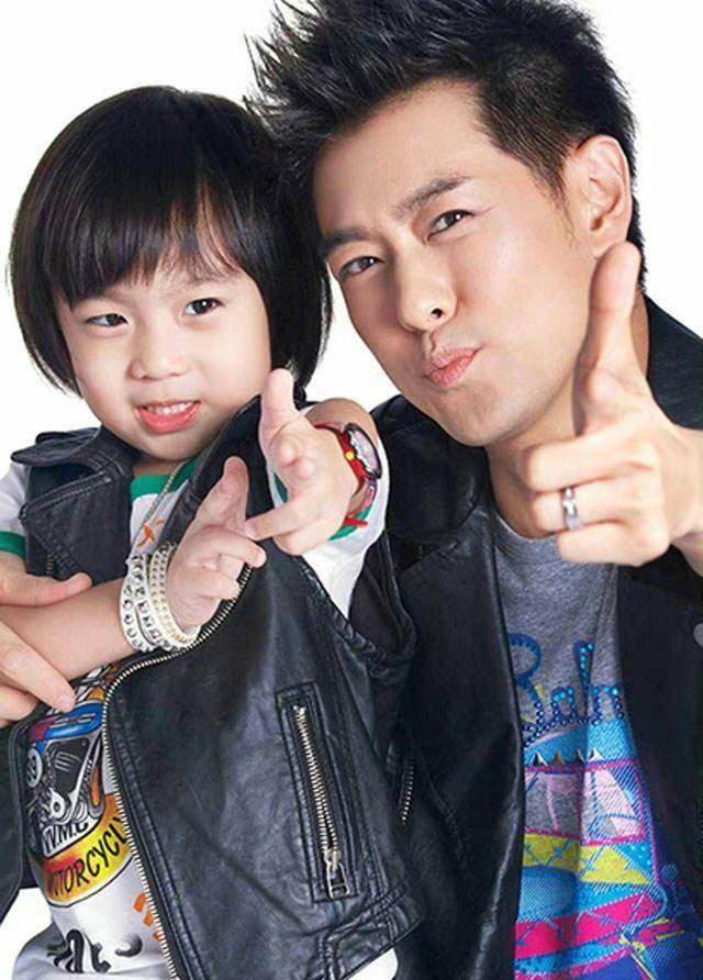 Jimmy Lin's son Kimi finally showed up, he looks like an adult at the ...