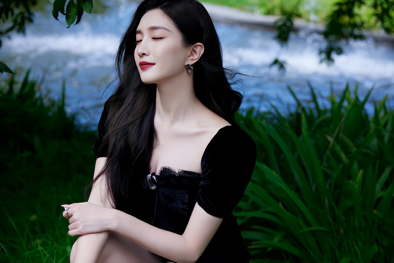 I'm blown away by this Shanghai woman!Jiang Shuying's red lips and ...