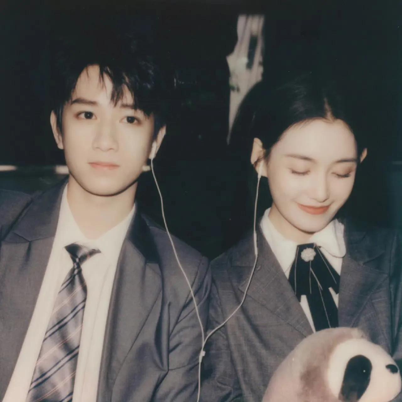 Jiang Yiyi and Ao Ziyi's school uniform photo shoot is out! - iMedia