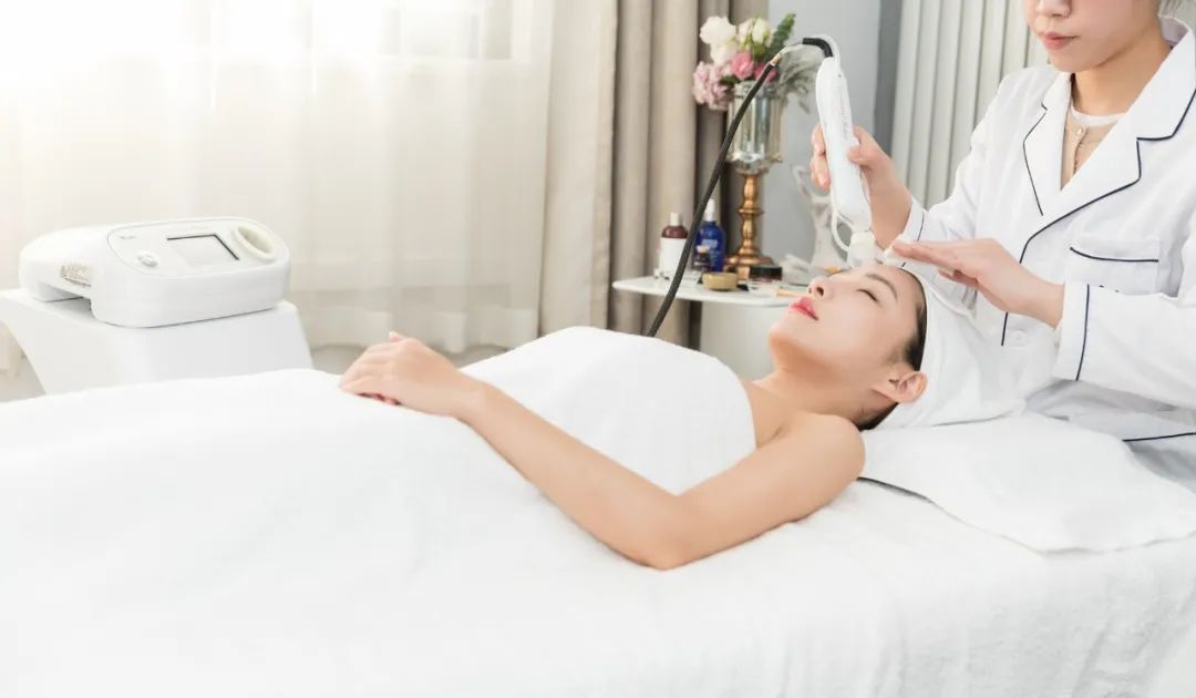 Photonic skin rejuvenation, fractional laser, picosecond, super ...