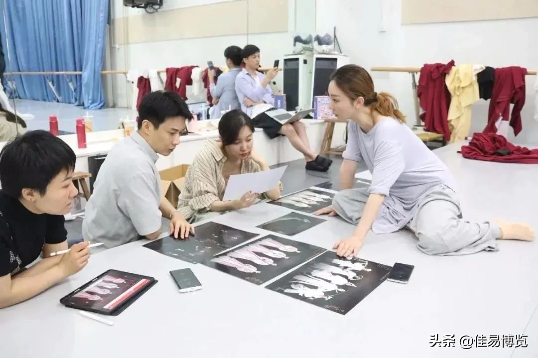 Han Zhen and Zhou Liya: The co-director of the dance drama "Only This ...