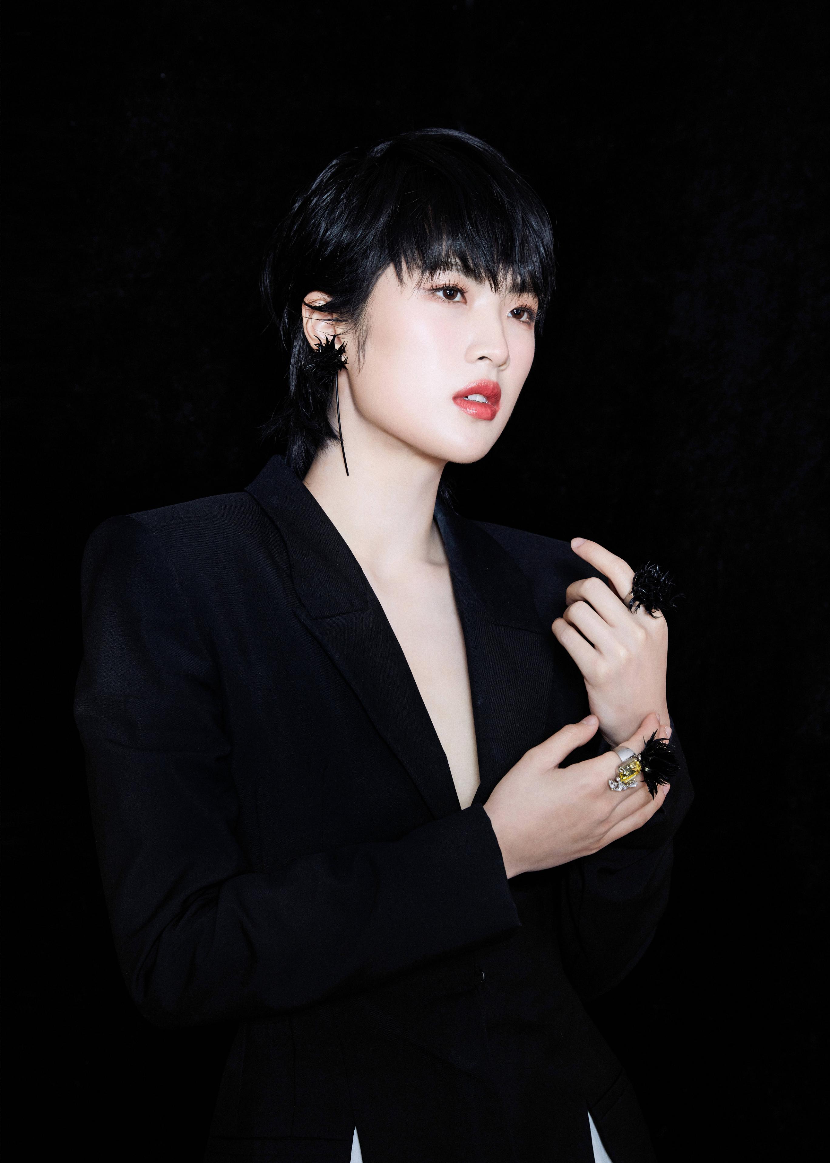 Anna Yao's new Chinese-style sci-fi stage opened the Metaverse world ...
