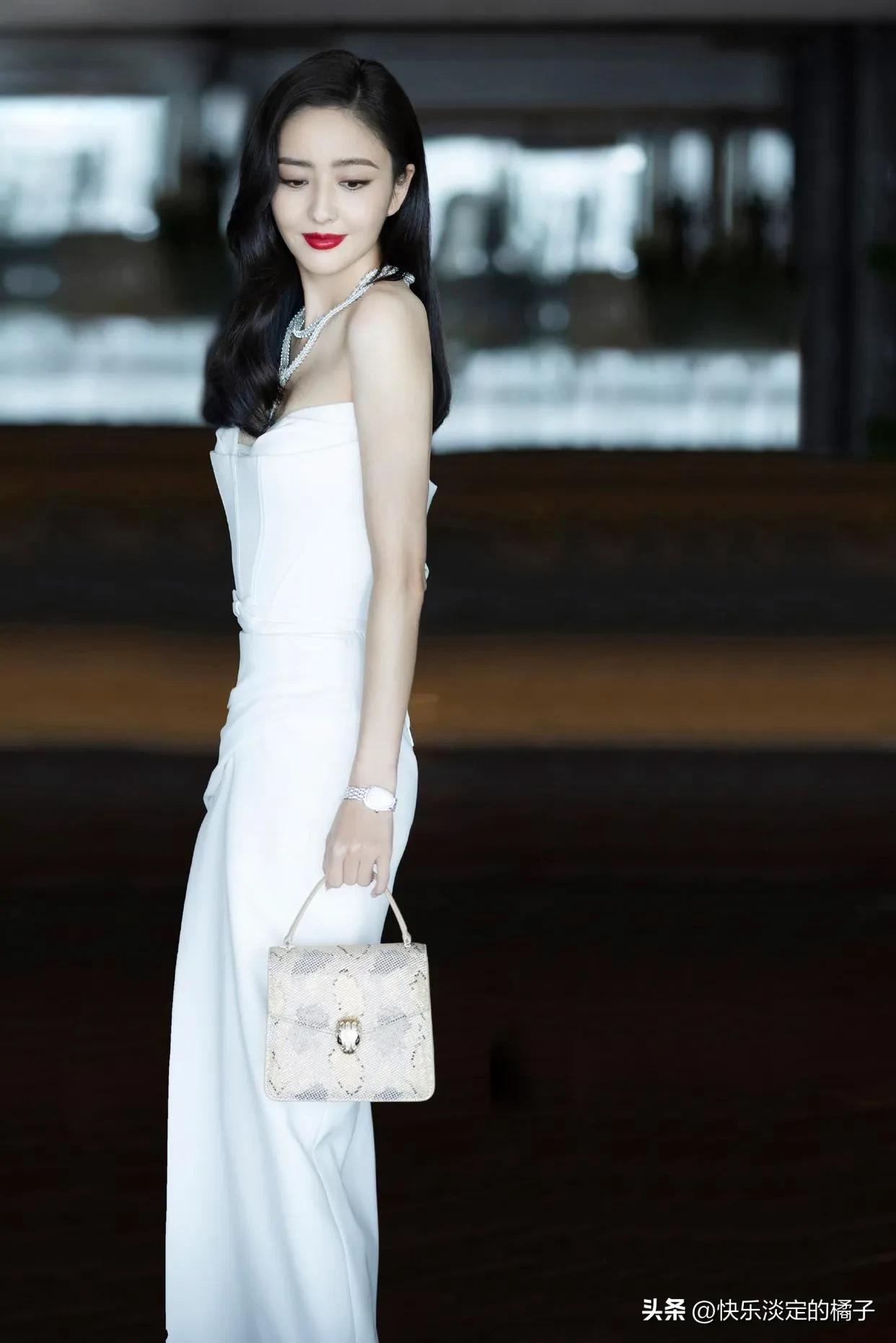 Tong Liya lived a wonderful life and became more and more beautiful ...