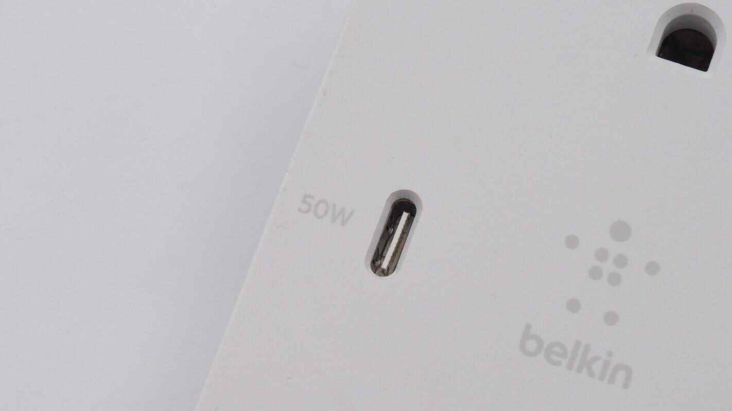 One socket has two built-in "chargers", and the Belkin US version of ...