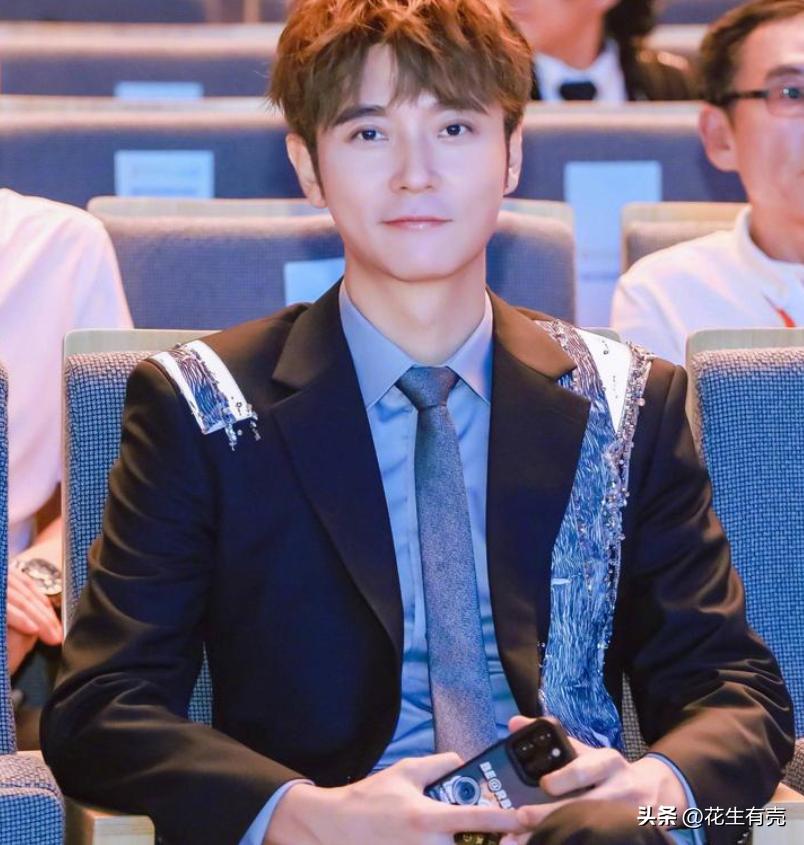 After watching Yi Nengjing and Qin Hao get along with each other, I understand how sad Hong Xin ...