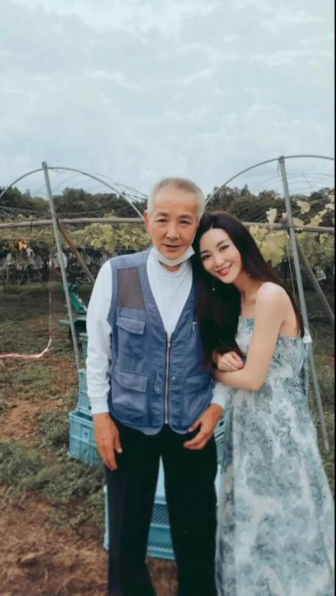 The 35-year-old "divorced actress" reunited with her father after 23 ...