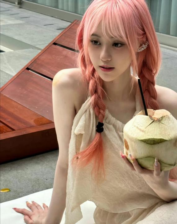 Is Song Weilong and Chen Qianyu in love? The new drama "Lovesickness" has just finished, and the ...