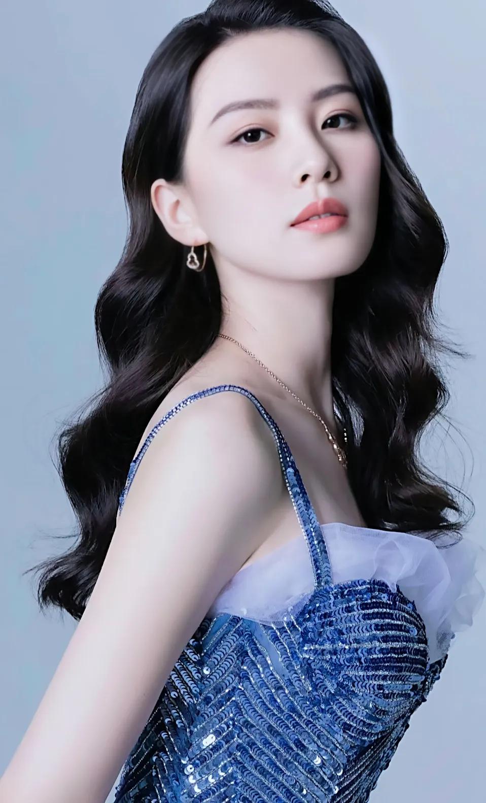 Beautiful lady, Liu Shishi - iNEWS