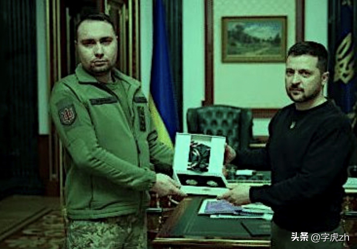 Zelensky was awarded the highest award by a non-existent country ...